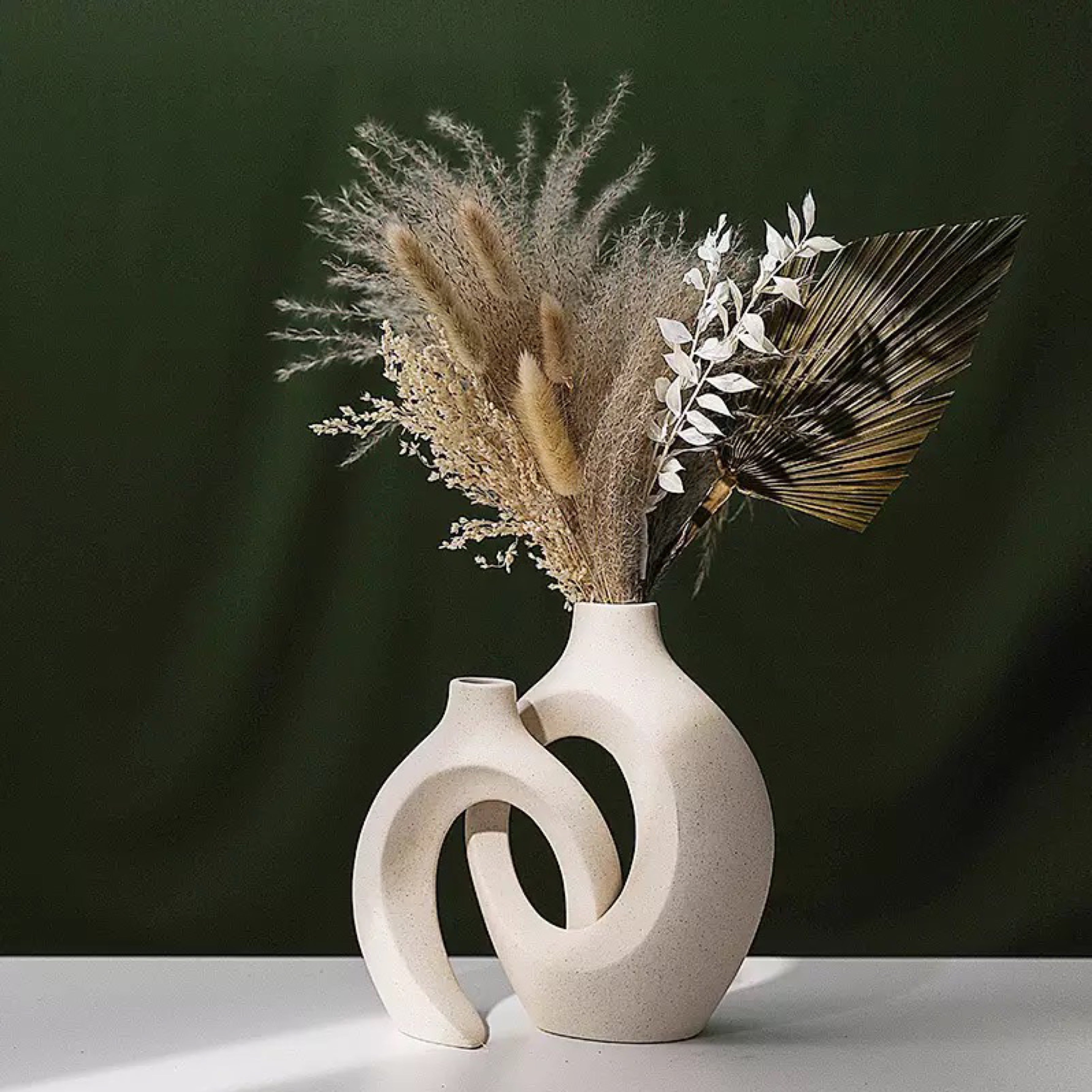 Modern Intertwined Flower Vase – Identify as Modern